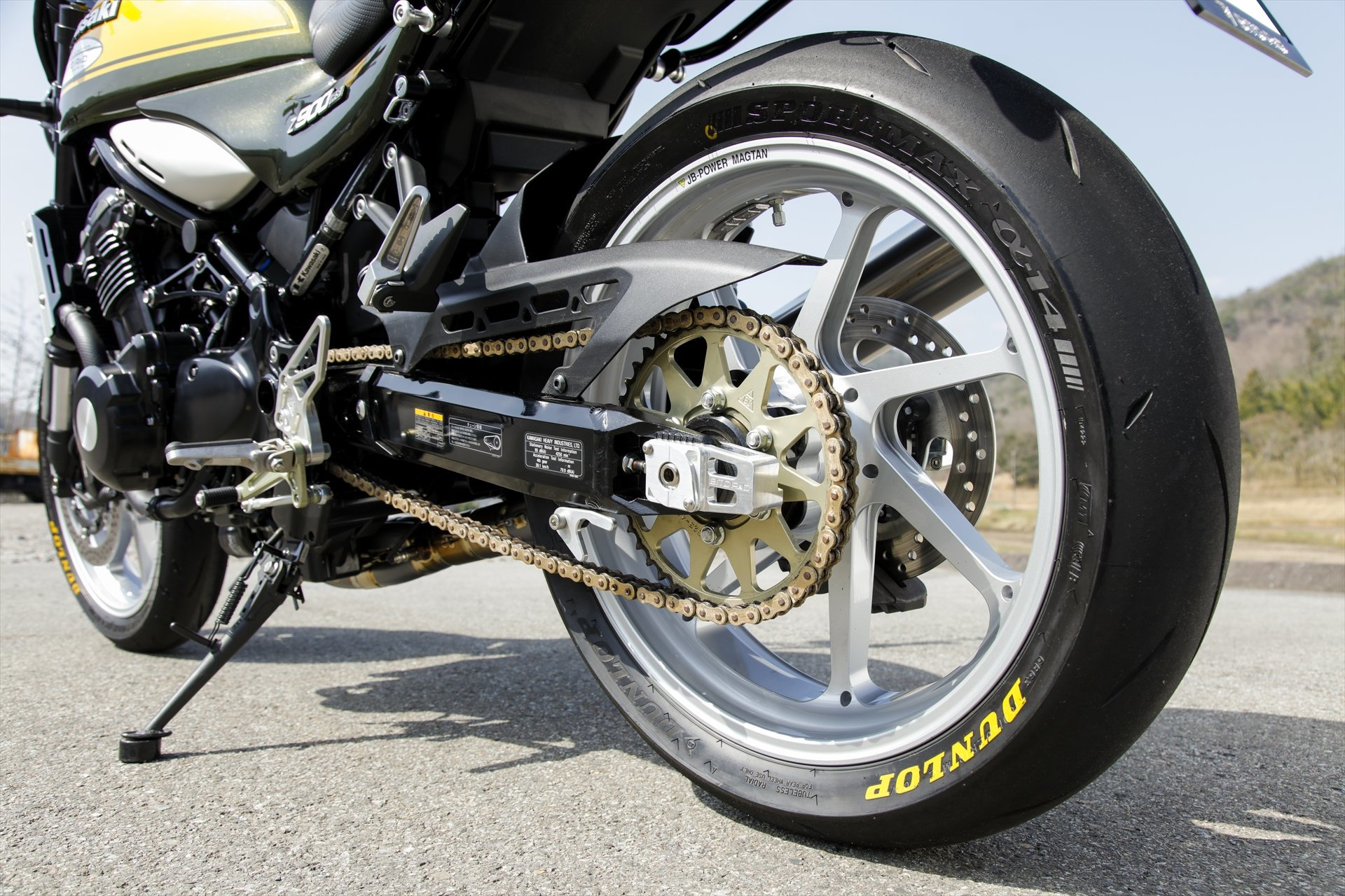 Z900RS - Modern Technology Kawasaki Z900RS - Optimized by Bito R&D